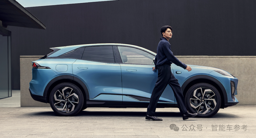 华为乾崑智驾上车长安深蓝S07！看点：出海对决特斯拉FSD | 量子位
